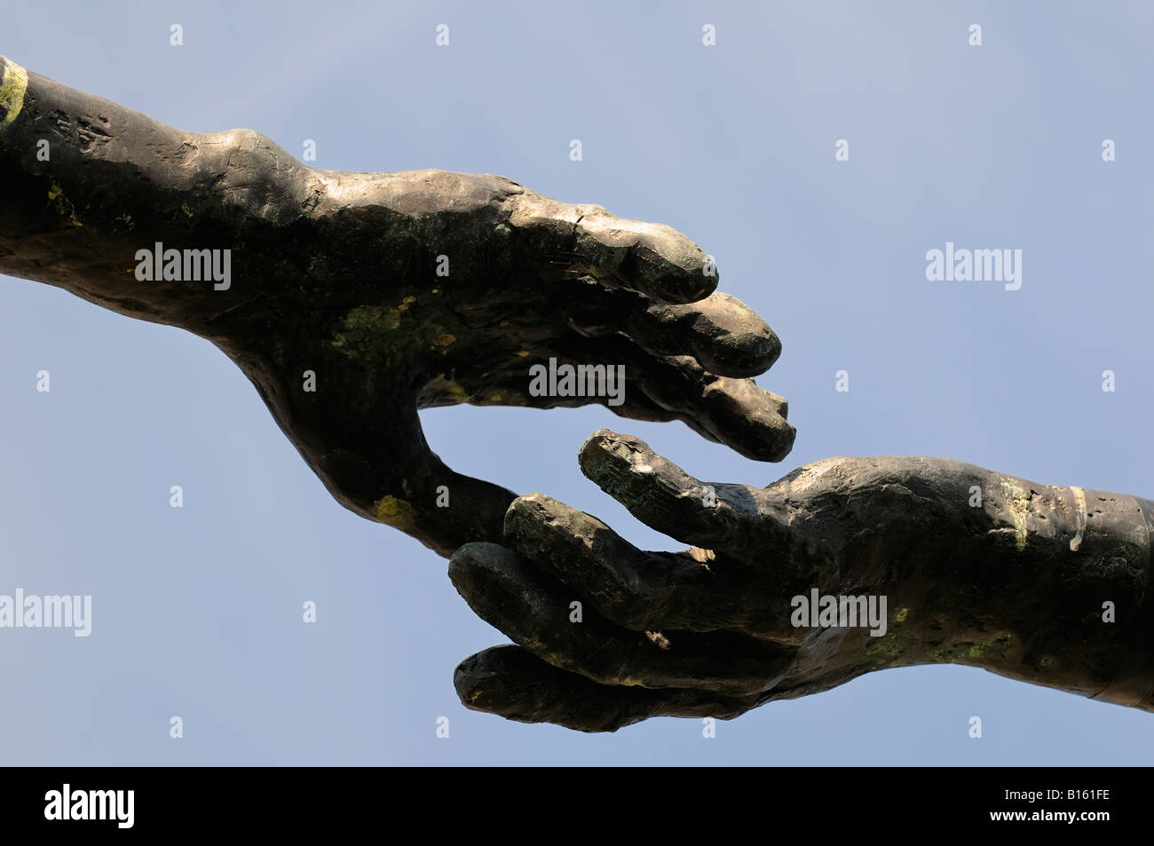 Hands Across The Divide statue Co Londonderry Stock Photo - Alamy