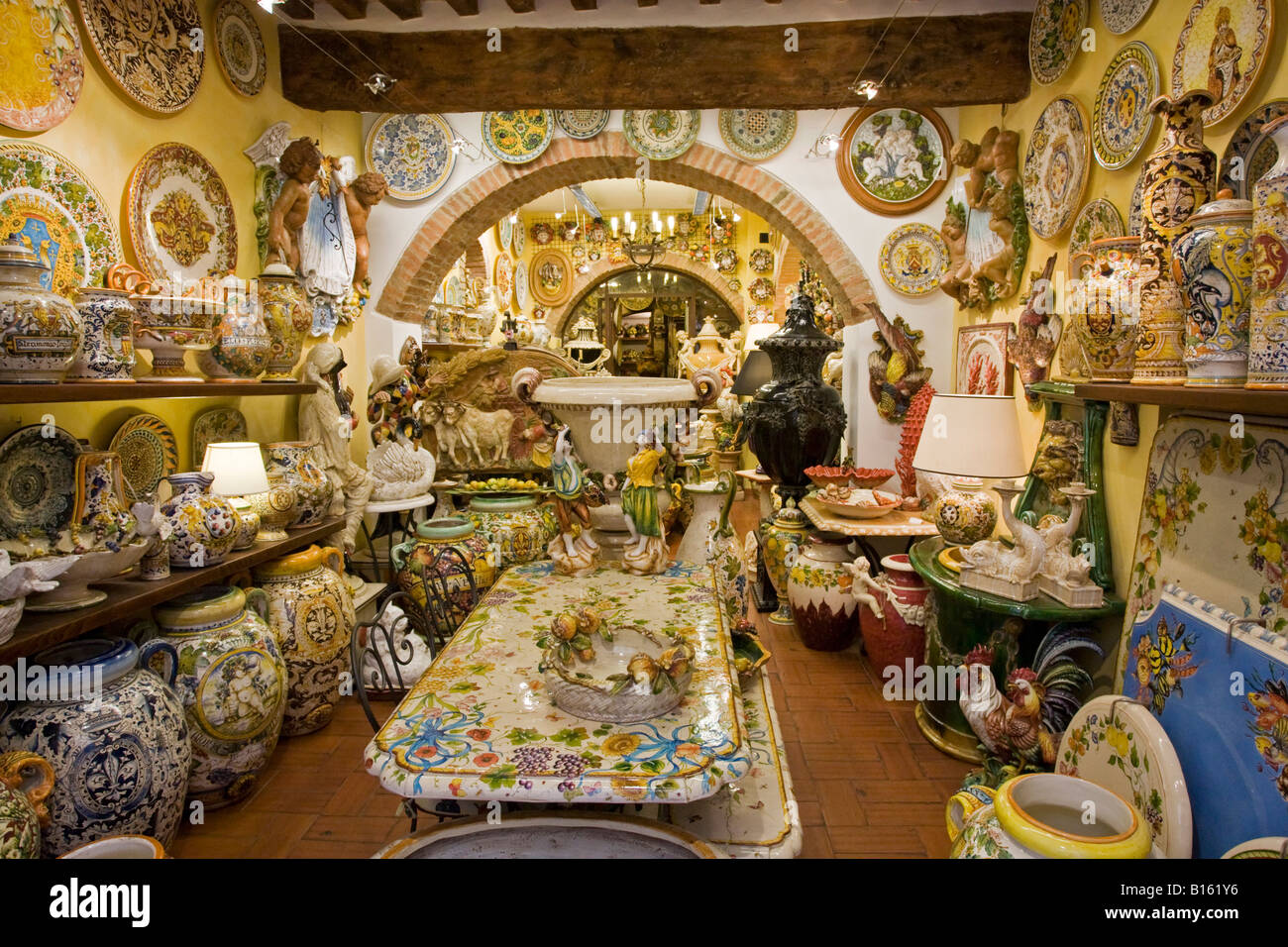 Ceramics shop hi-res stock photography and images - Alamy