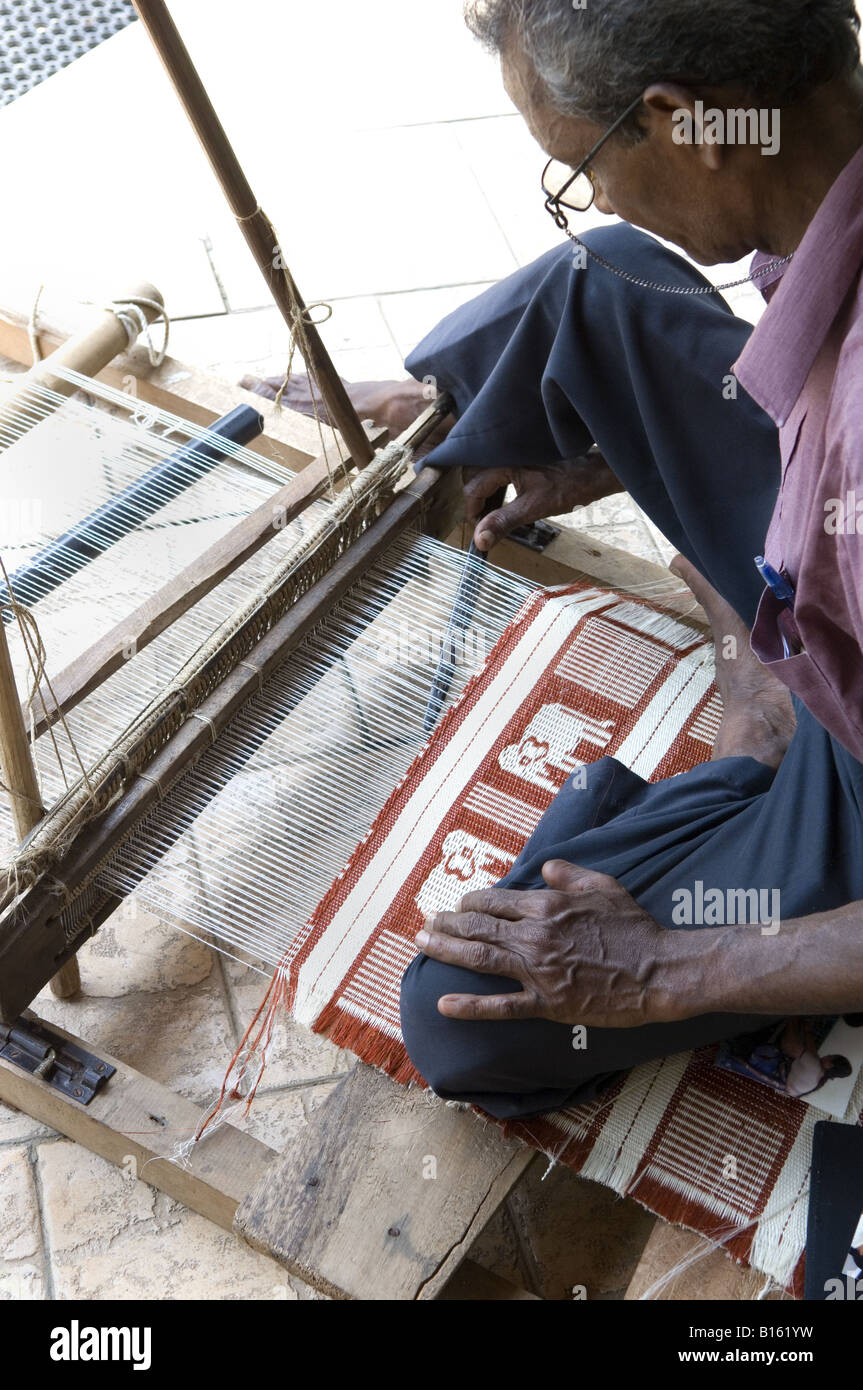 Traditional weaver near Beruwala Stock Photo - Alamy