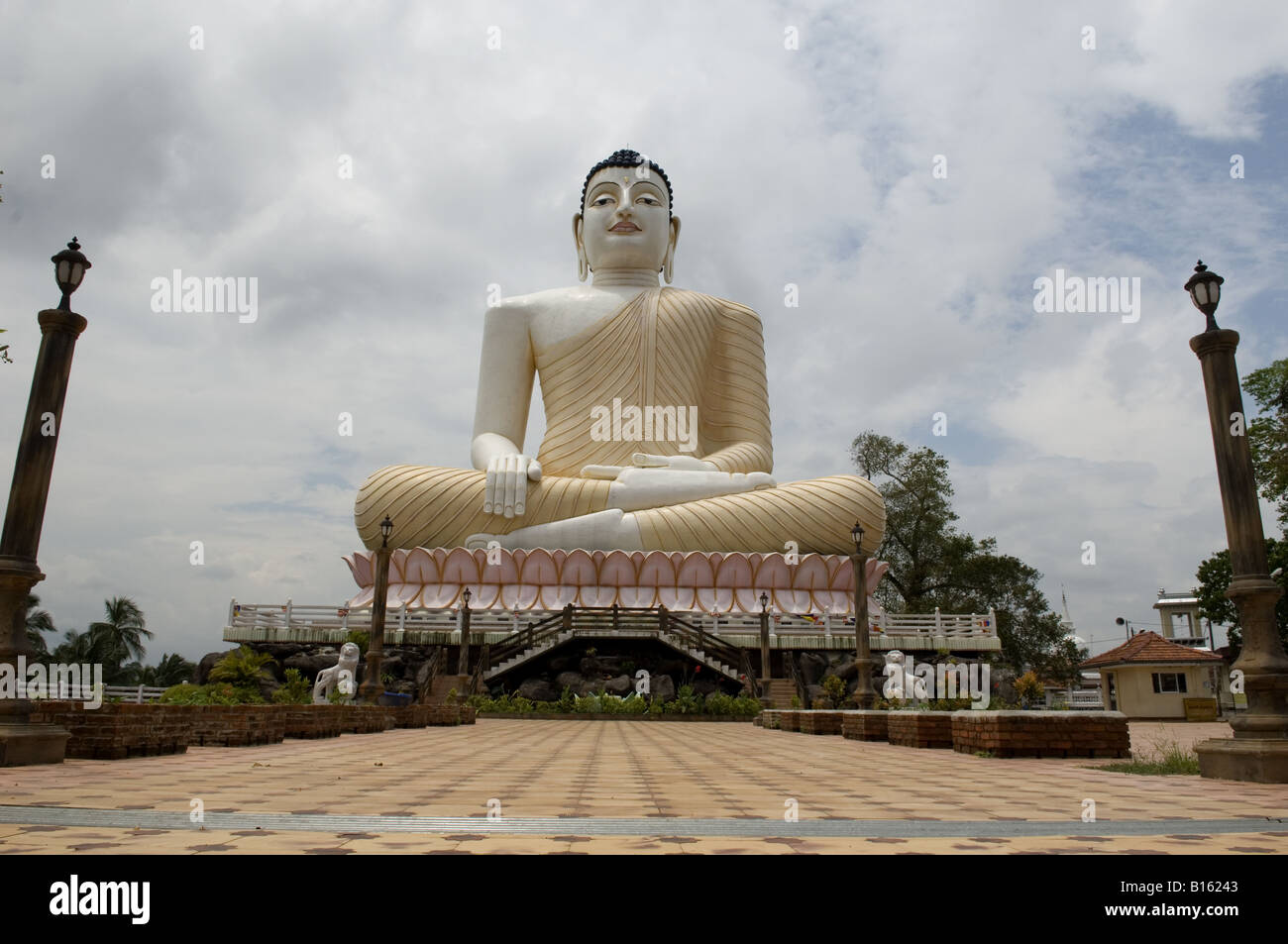 The Buddha and temple near Bentota Stock Photo - Alamy