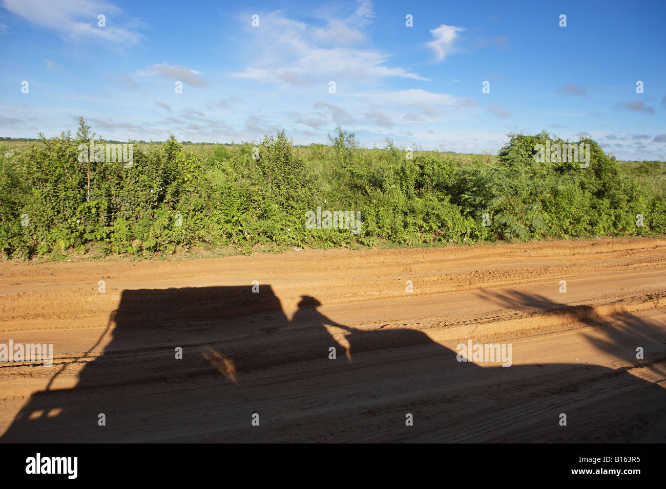 Shadow jeep hi-res stock photography and images - Alamy
