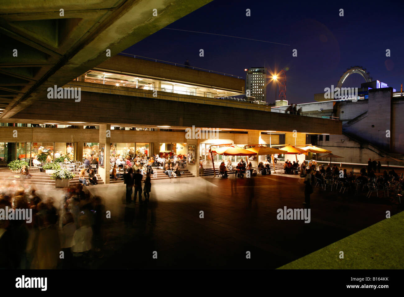 Theatregoers crowd hi-res stock photography and images - Alamy