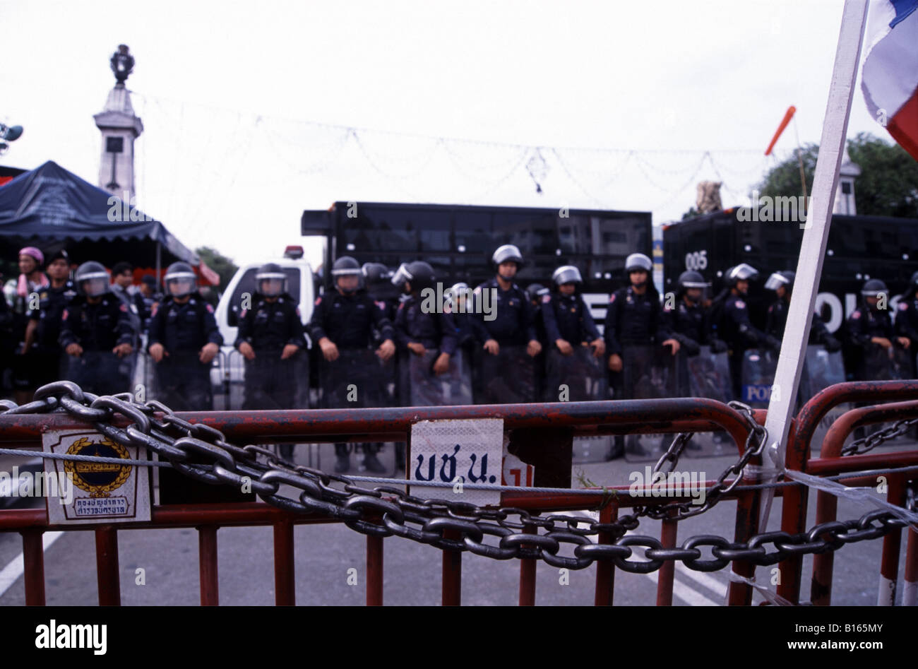 Group of riot policeman at Ratchadamnoen Rd, Bangkok 31/5/2008 Stock ...