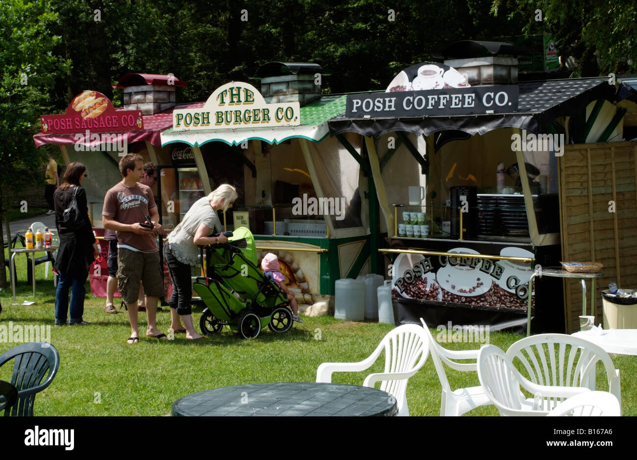 Outside catering hi-res stock photography and images - Alamy