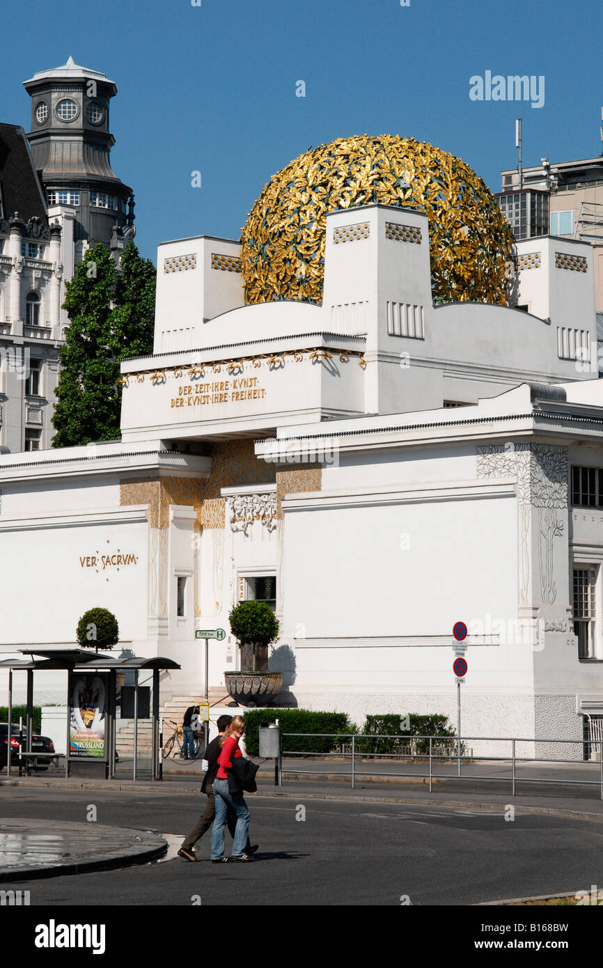 Klimt vienna gallery hi-res stock photography and images - Alamy