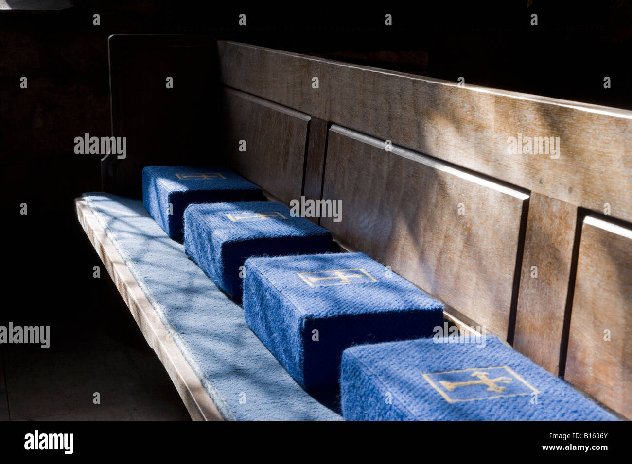 Kneeling cushions hi-res stock photography and images - Alamy
