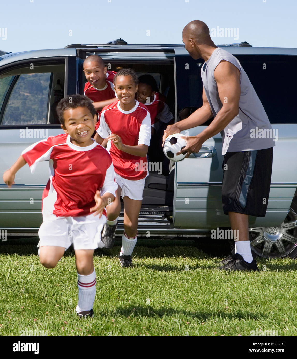 Happy children playing native american hi-res stock photography and ...