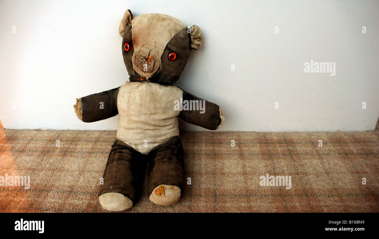 Old teddy bear hi-res stock photography and images - Alamy