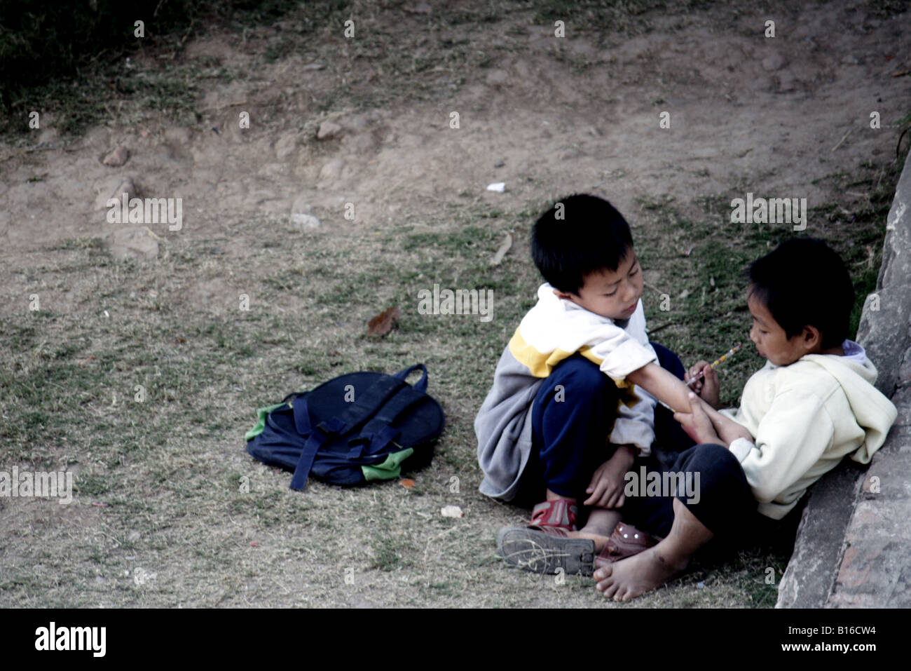 Poor children drawing hi-res stock photography and images - Alamy