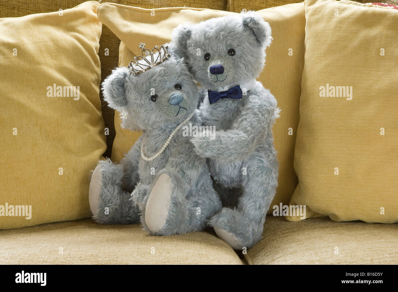Teddy bears sofa hi-res stock photography and images - Alamy
