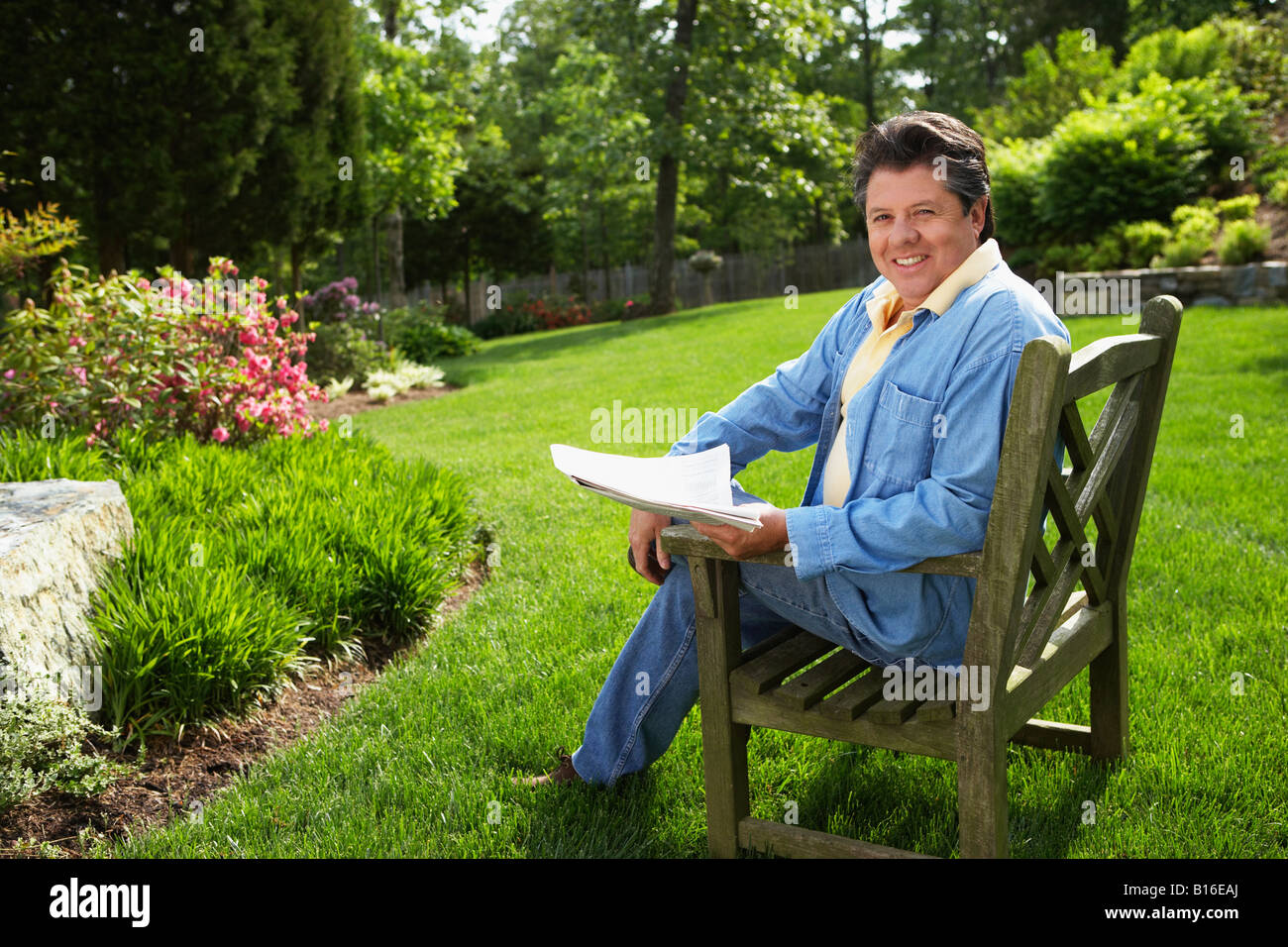 Man reading in lawn chair hi-res stock photography and images - Alamy