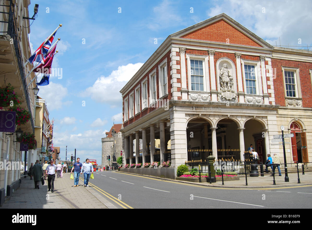 Windsor high street berkshire hi-res stock photography and images - Alamy