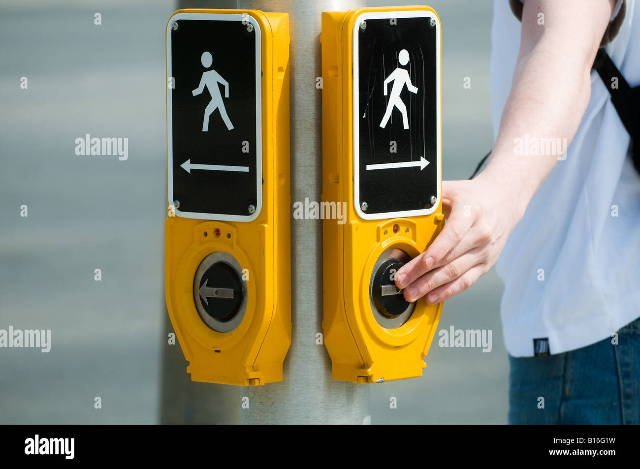 Hand pushing a crosswalk button at a traffic signal Stock Photo - Alamy Hand pushing a crosswalk button at a traffic signal Stock Photo - Alamy