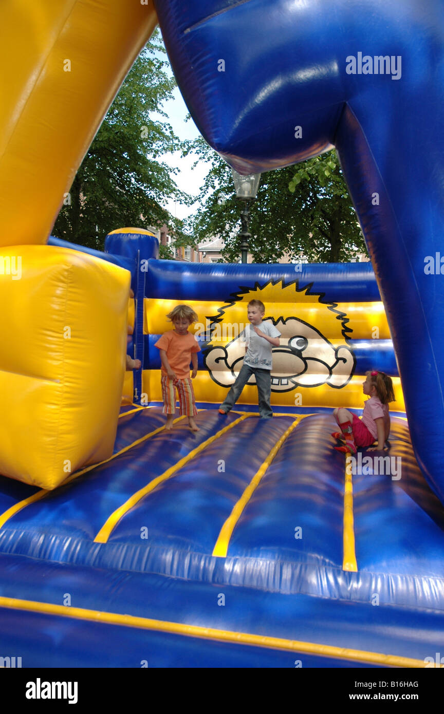 Bouncing castle kids hi-res stock photography and images - Alamy