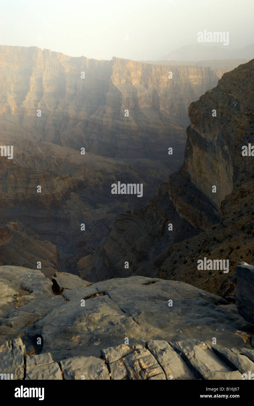 Looking into Wadi Ghul, a 3000 ft canyon below Jebel Shams, Oman's ...