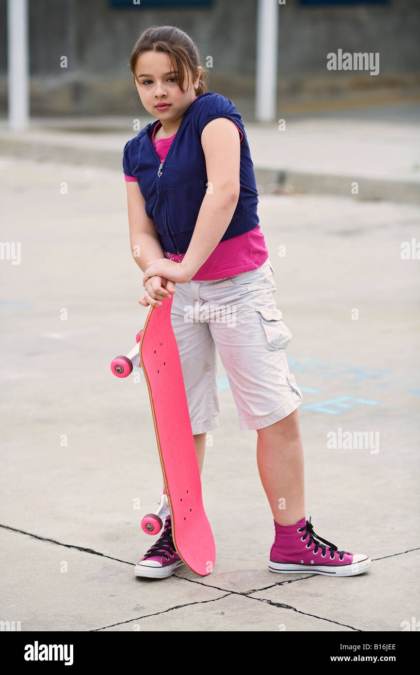Hispanic girl skateboard hi-res stock photography and images - Alamy