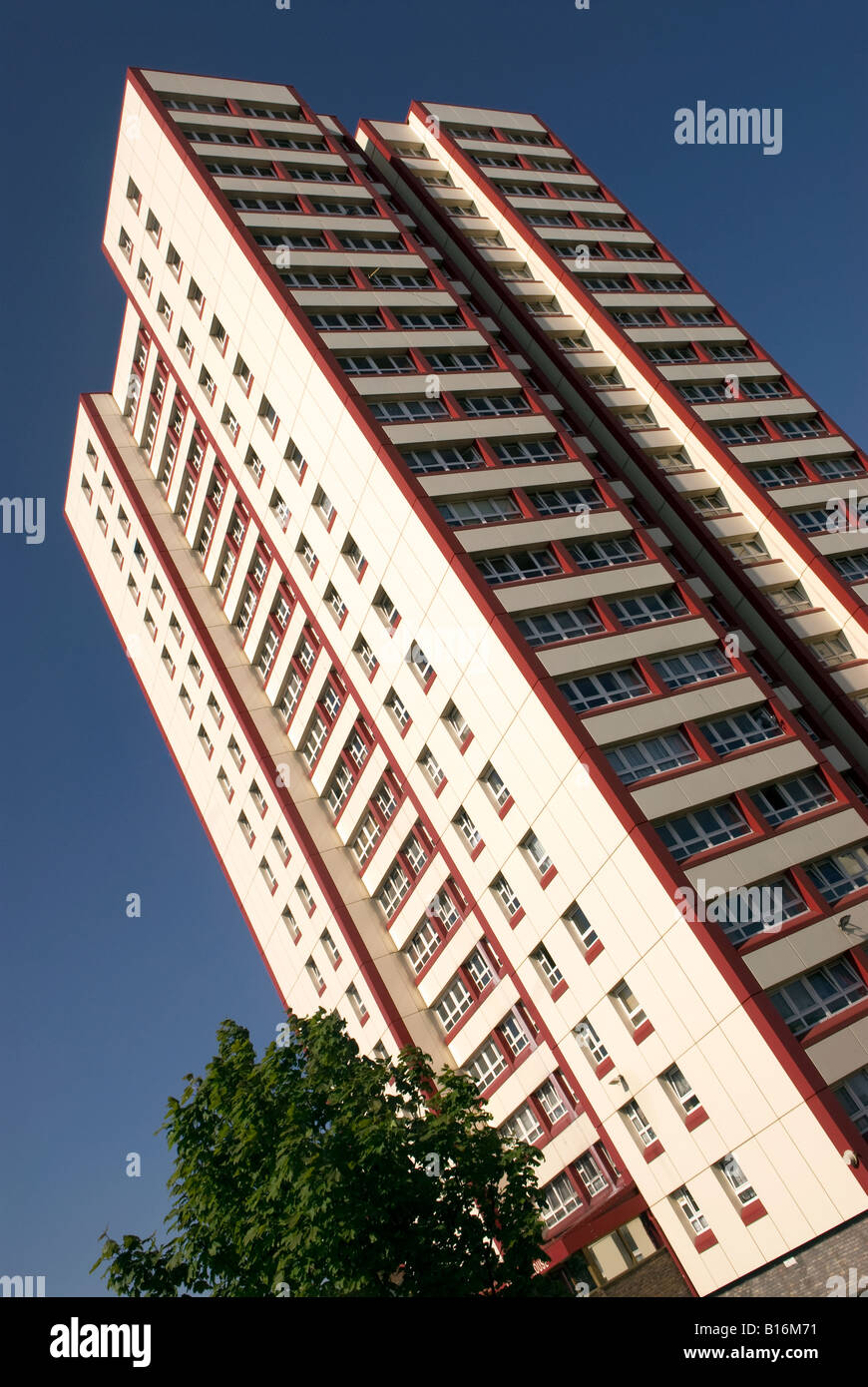 Tower Block on the Ivybridge Estate Hounslow Middlesex UK Stock Photo ...