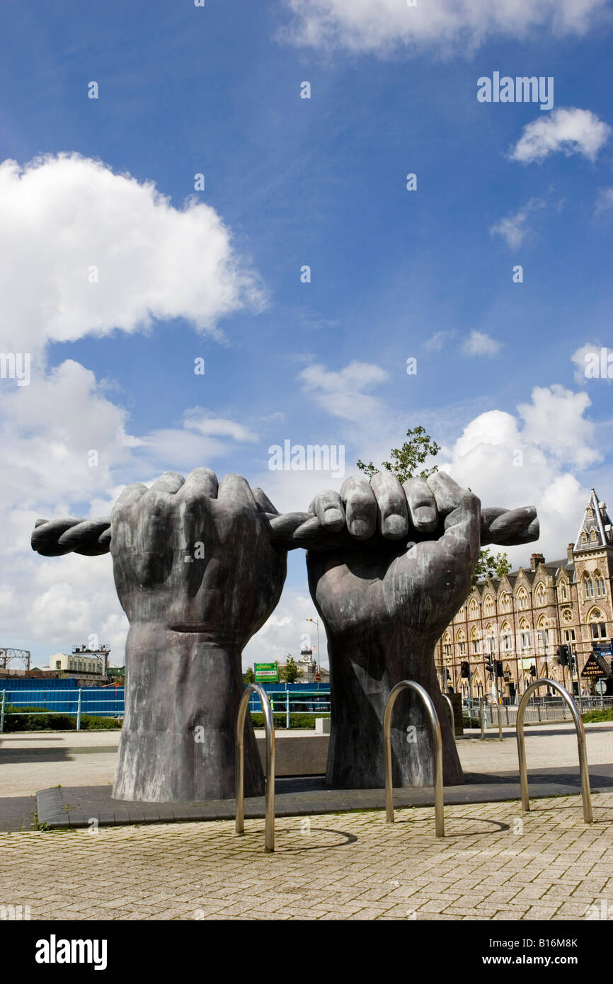 Hands Sculpture Cardiff Stock Photo - Alamy