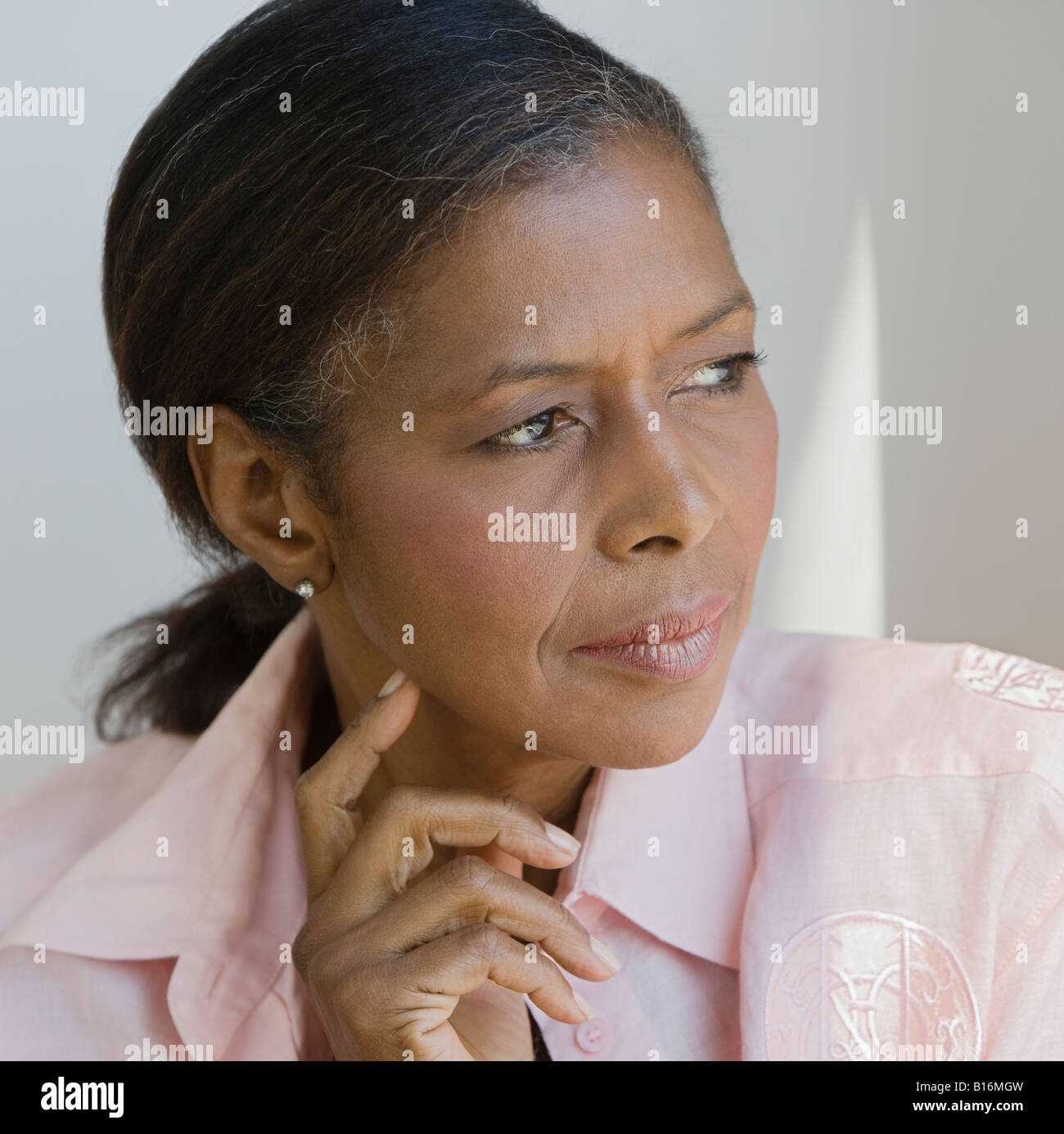Senior african american woman hi-res stock photography and images - Alamy