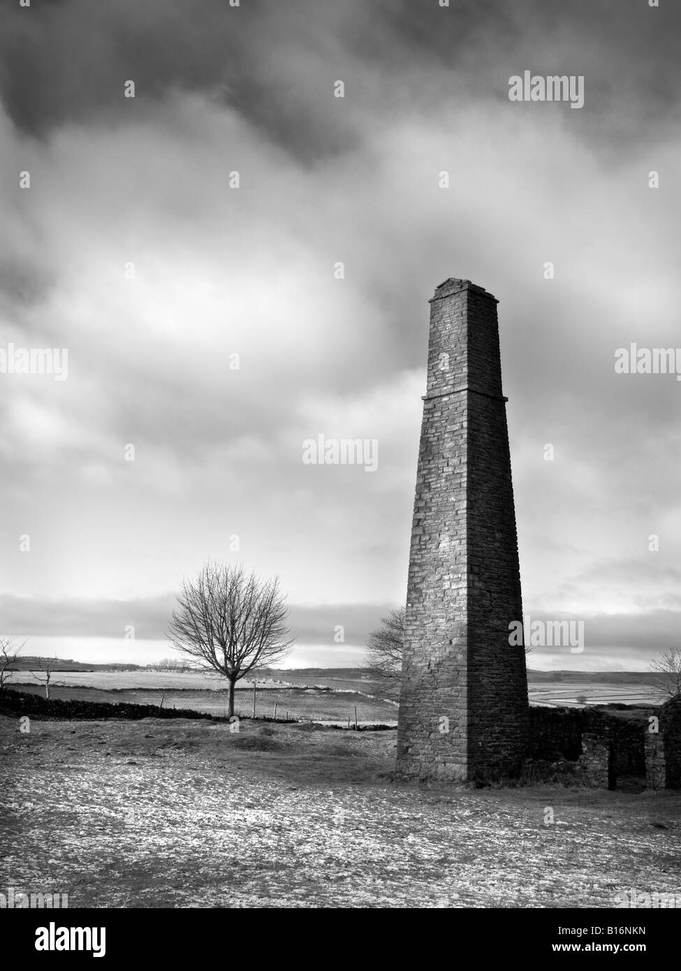 Peak district snow england Black and White Stock Photos & Images - Alamy