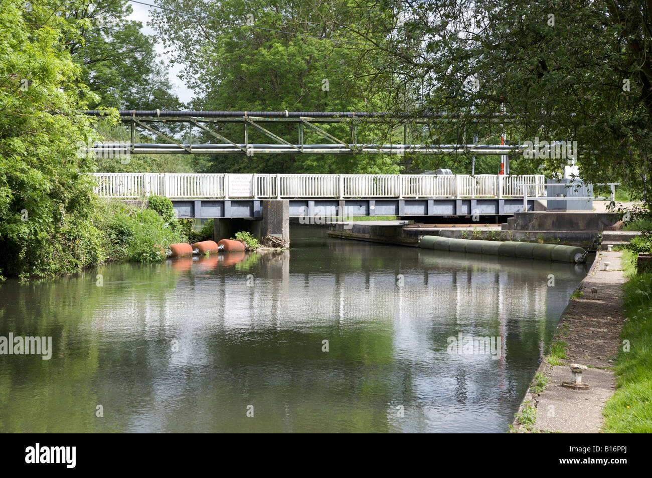 Woolhampton lock hi-res stock photography and images - Alamy