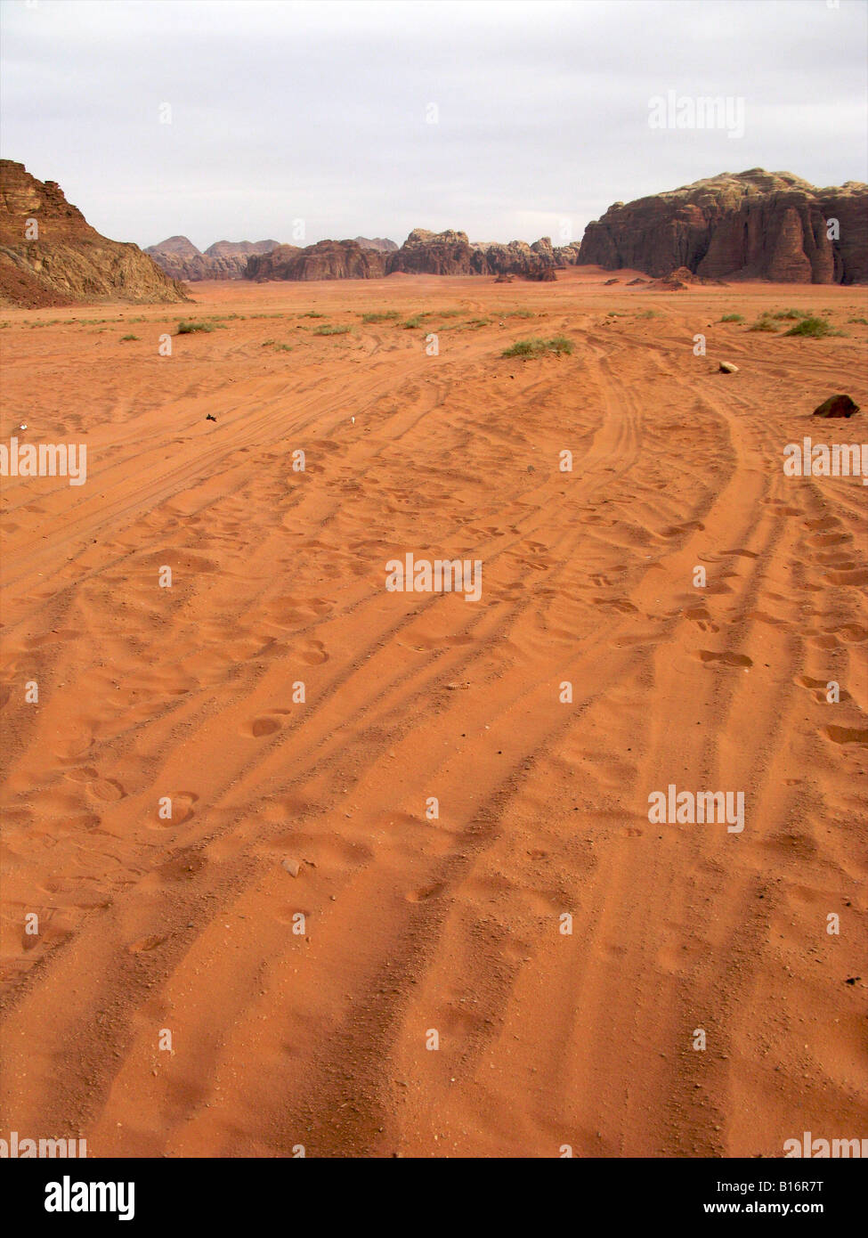 Car tracks in the Wadi Rum desert, Jordan Stock Photo - Alamy