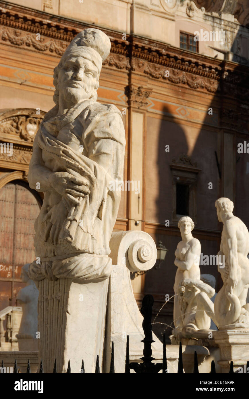 Fontana della Vergogna statues Piazza di Pretoria Palermo Sicily Italy ...