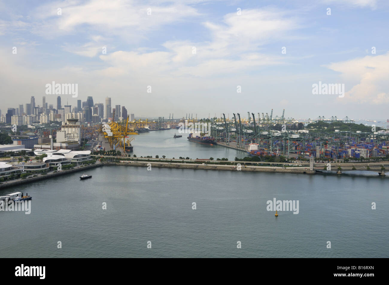 Brani container terminal singapore hi-res stock photography and images ...