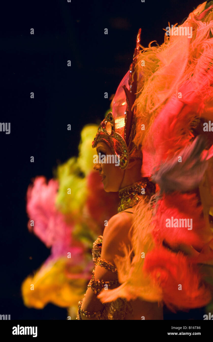 Cabaret show girls hi-res stock photography and images - Alamy