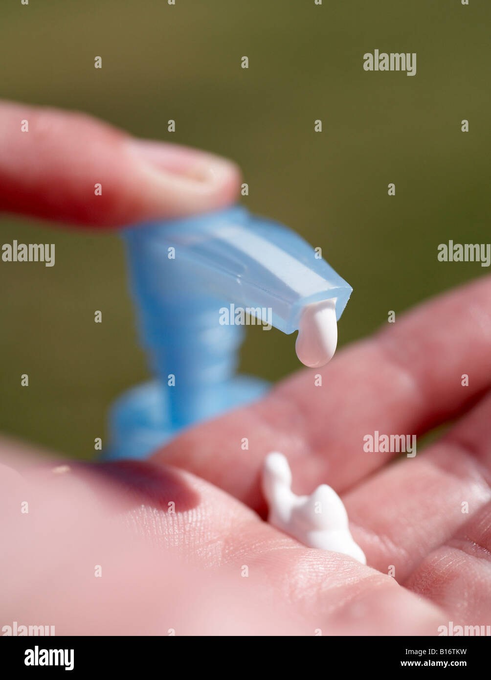 person using dispenser to squirt moisturiser into hand Stock Photo - Alamy