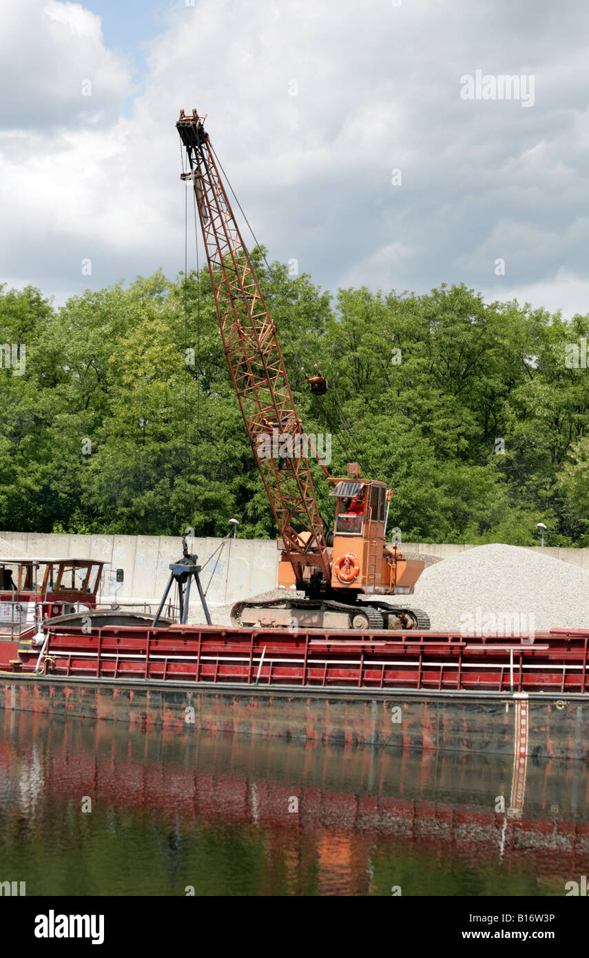 Inland barge unloading hi-res stock photography and images - Alamy