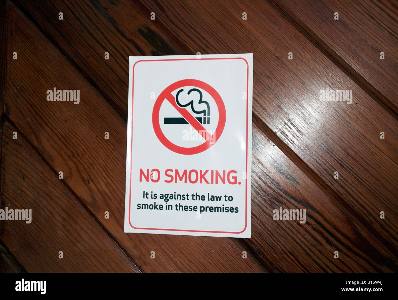 No smoking sign on wooden door Stock Photo - Alamy