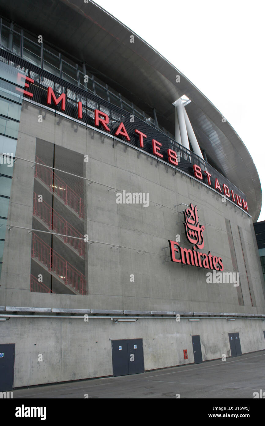 Emirates stadium shop hi-res stock photography and images - Alamy