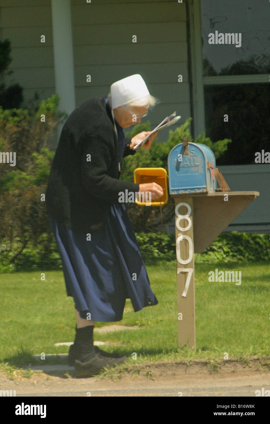 Amish lady hi-res stock photography and images - Alamy