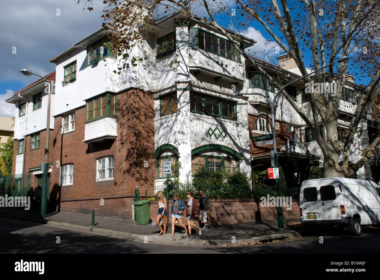 Australia Sydney Darlinghurst Victoria street scene Stock Photo - Alamy
