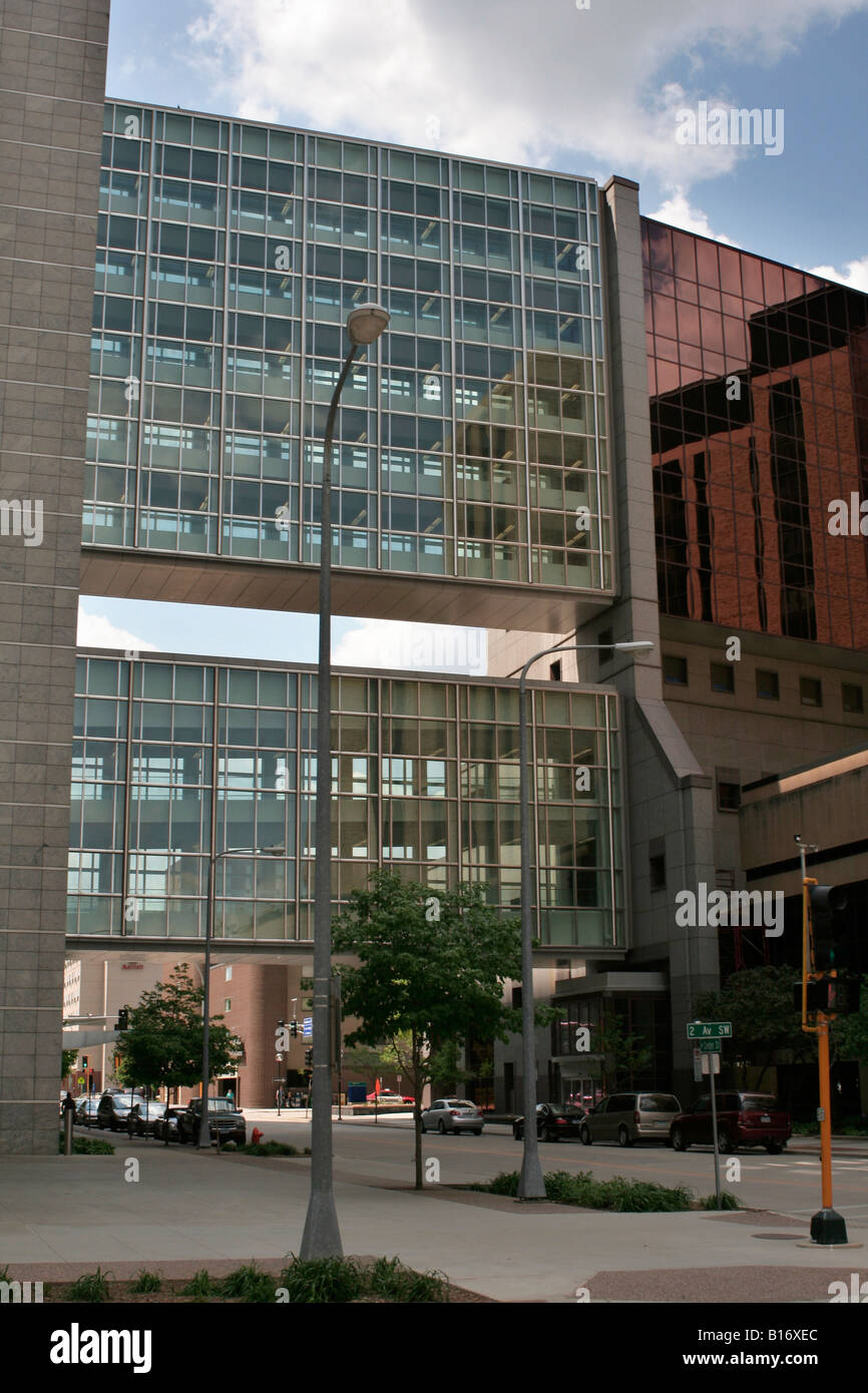 Building over street Mayo medical complex in Rochester Minnesota Stock ...