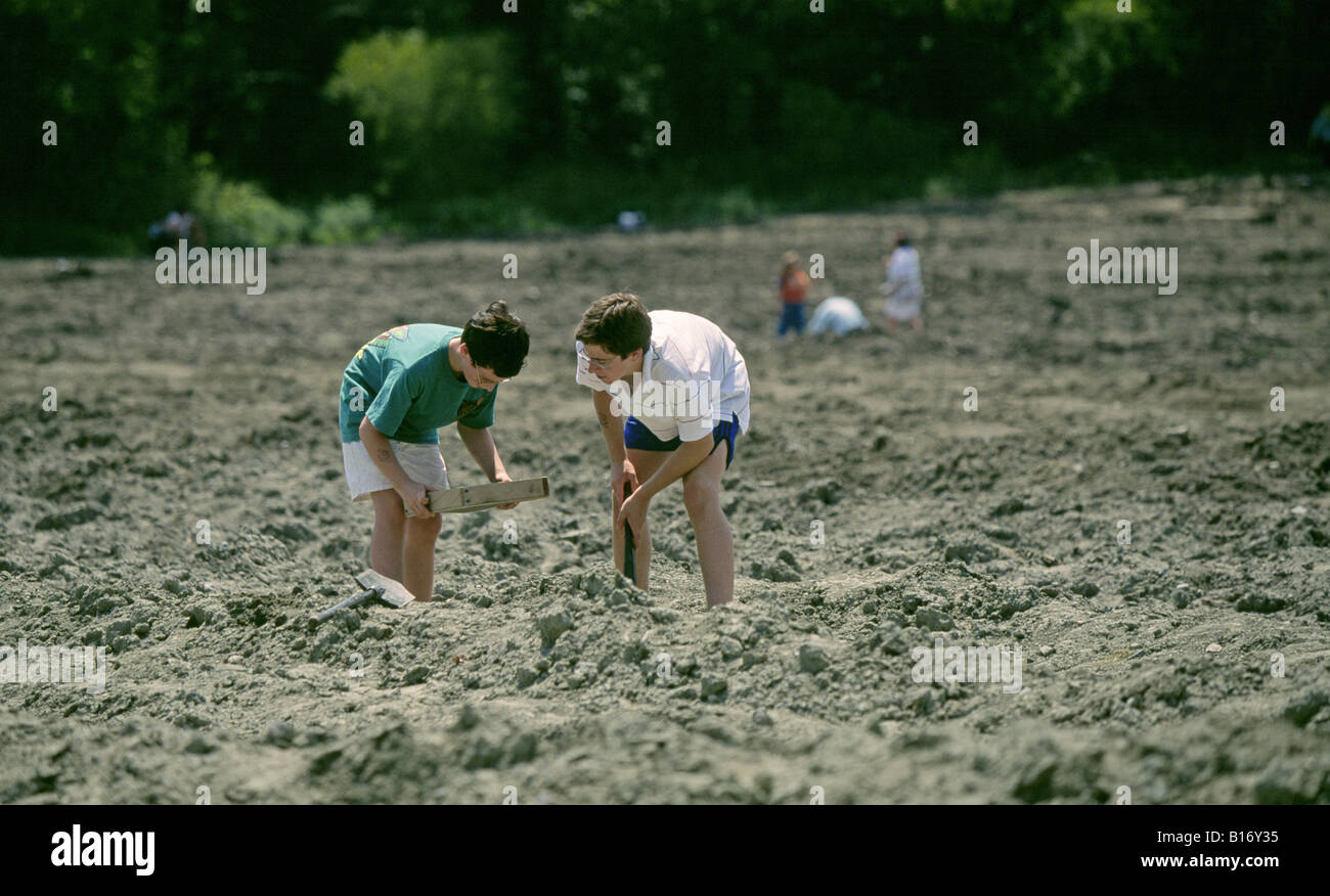 Digging for diamonds hi-res stock photography and images - Alamy