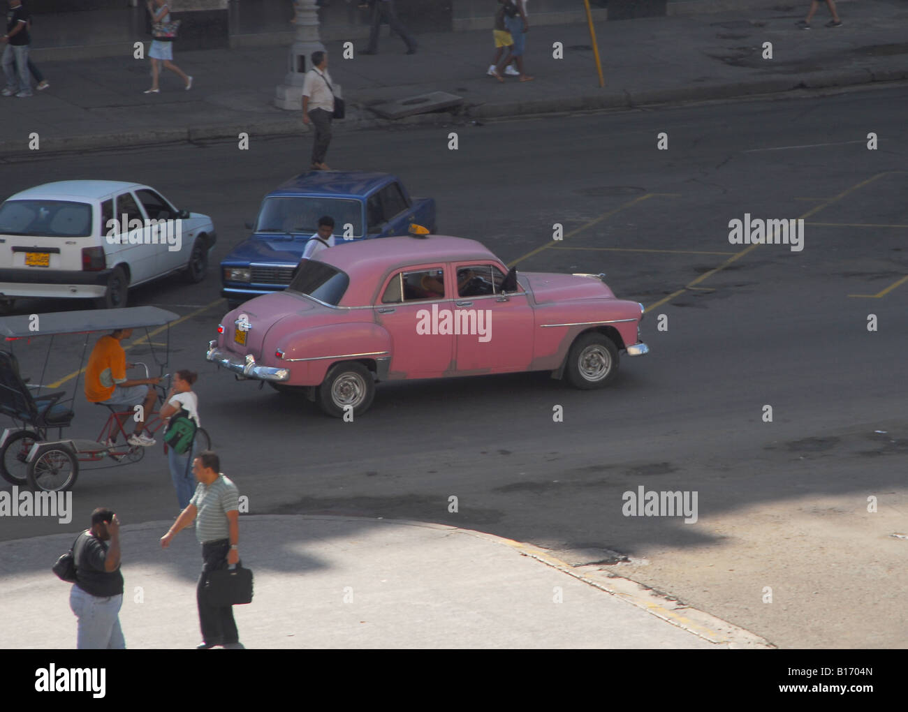 Old american car in poor hi-res stock photography and images - Alamy