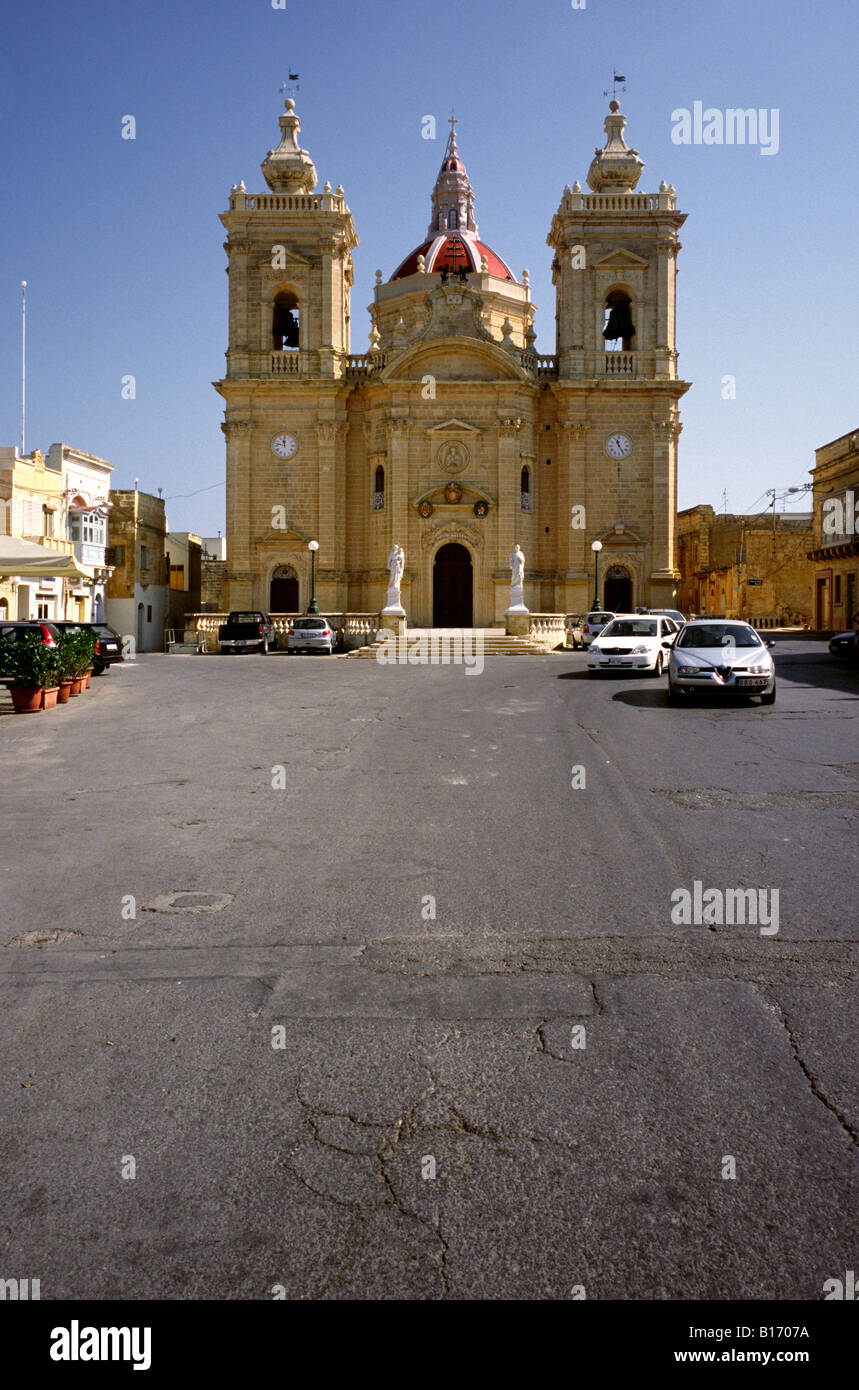Oct 4, 2007 - Xaghra Basilica at Victory Square on the Maltese island ...