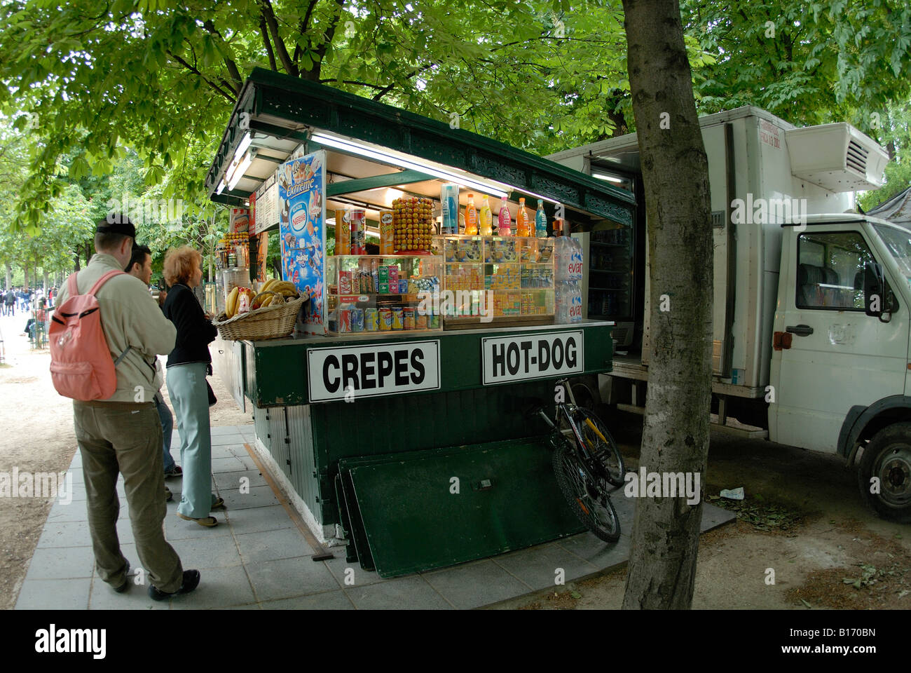 Paris, France crepe stand that also sells ^hot dogs Stock Photo - Alamy