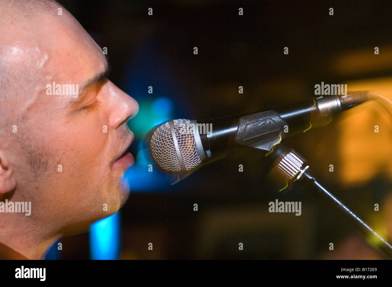 Rock band vocalist Stock Photo - Alamy