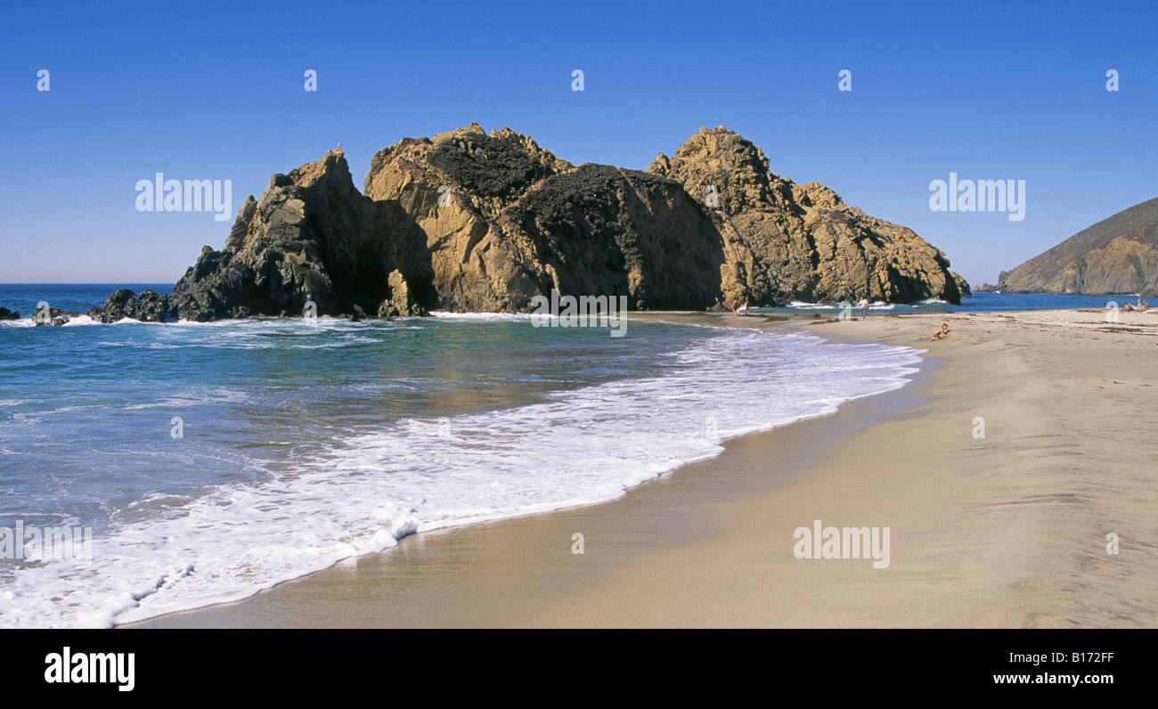 An isolated beach on the Pacific Ocean in the Big Sur area Stock Photo ...