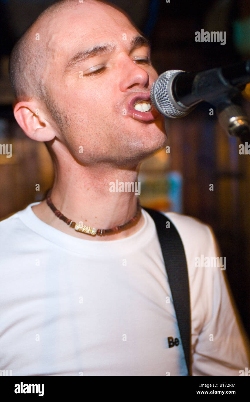 Rock band vocalist Stock Photo - Alamy