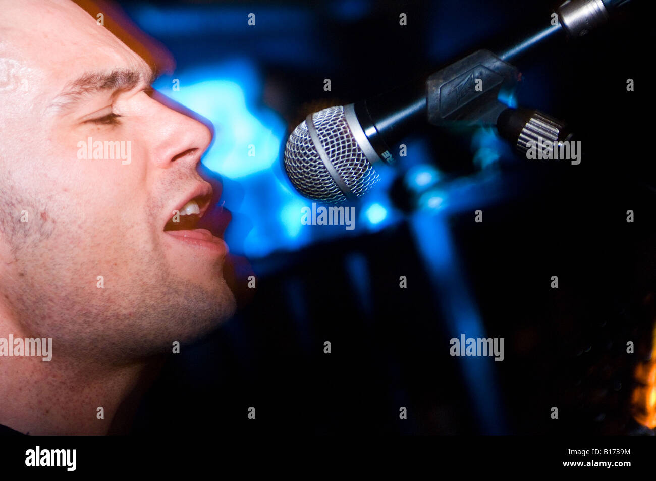 Rock band vocalist Stock Photo - Alamy
