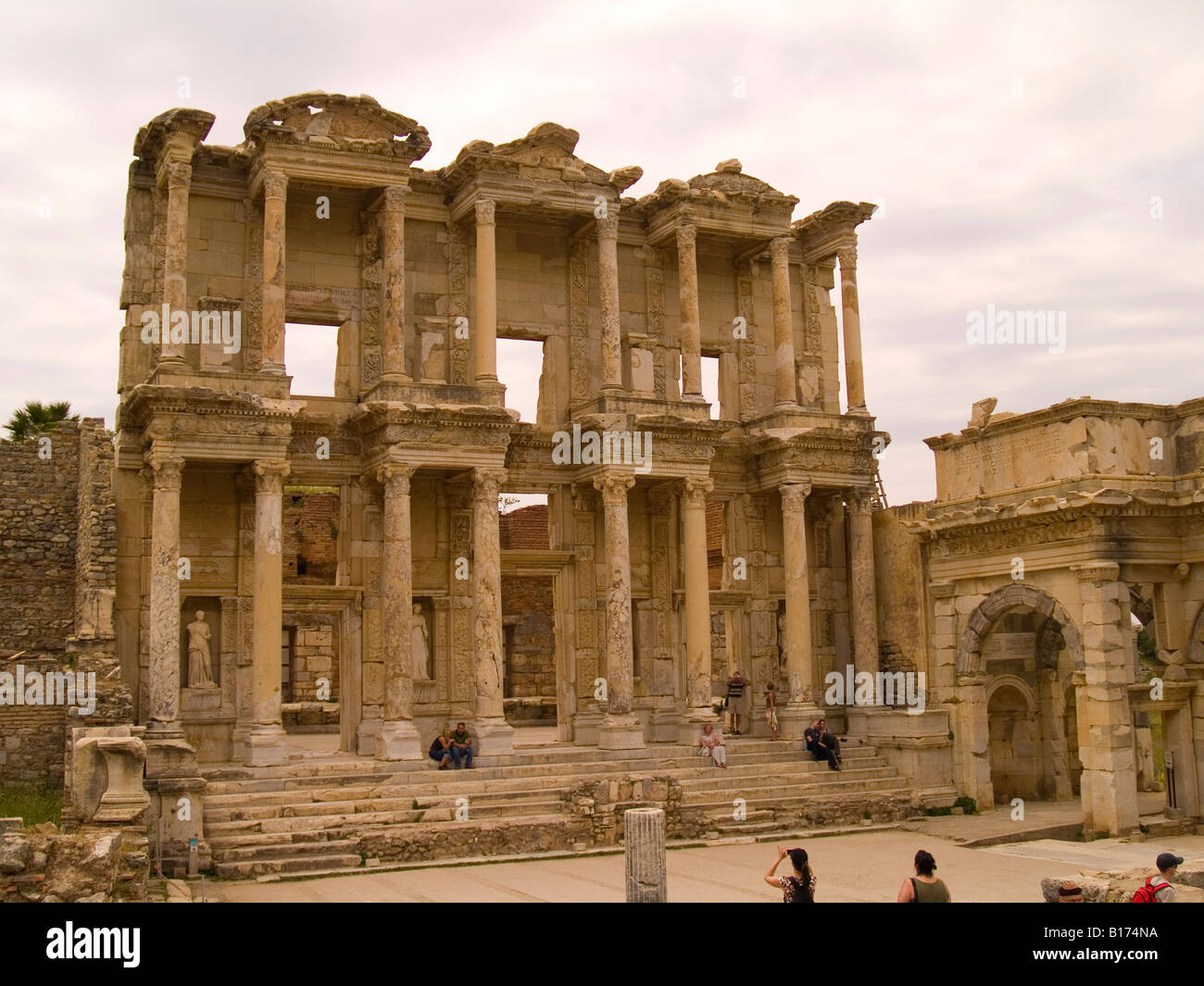 Ancient library hi-res stock photography and images - Alamy