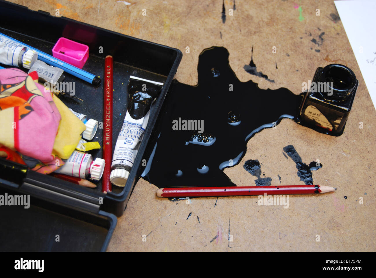 Ink bottle spill hi-res stock photography and images - Alamy