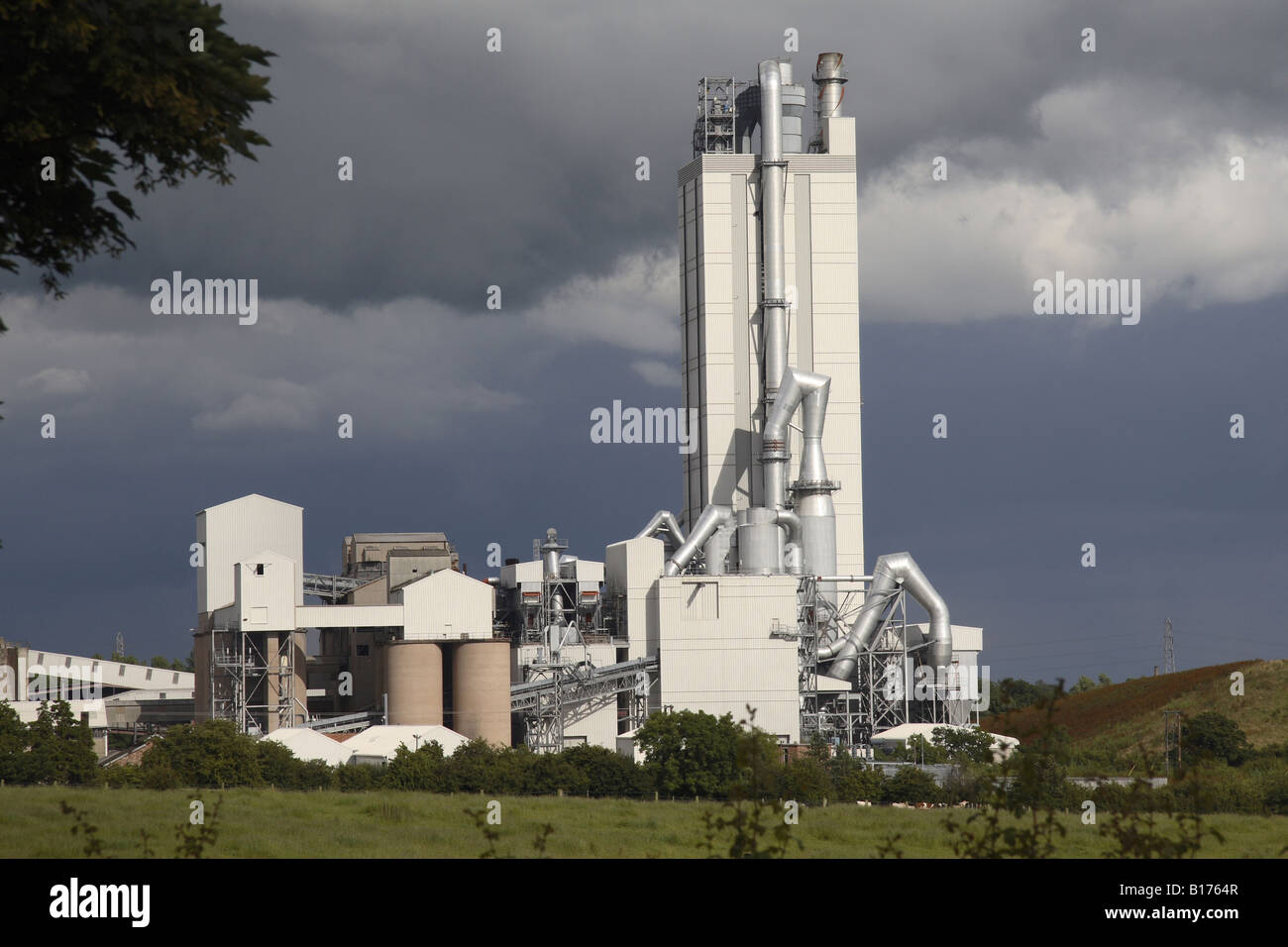 Castle Cement Works Padeswood Stock Photo, Royalty Free Image: 17983527 ...