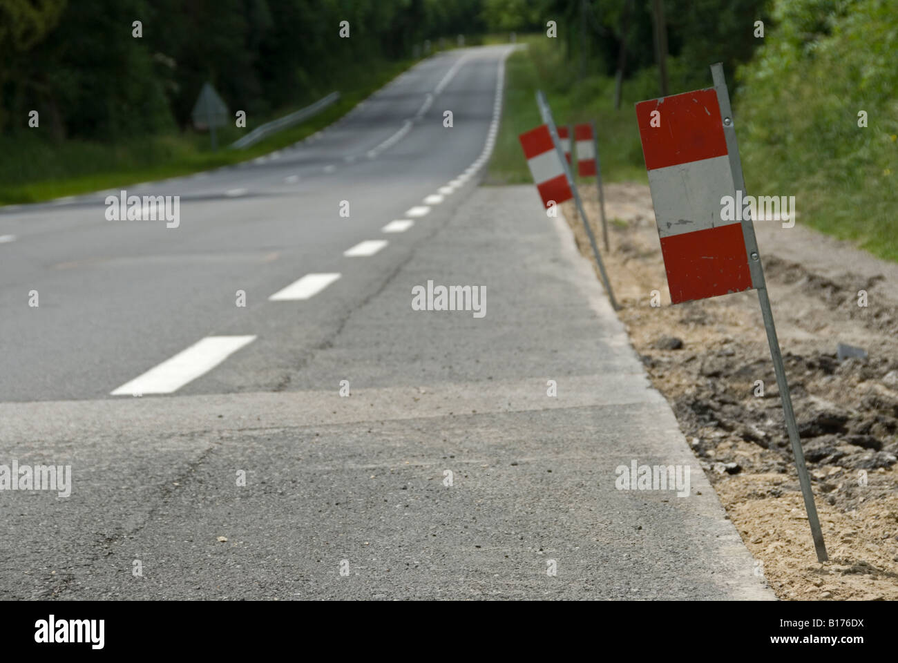 Repair signs hi-res stock photography and images - Alamy