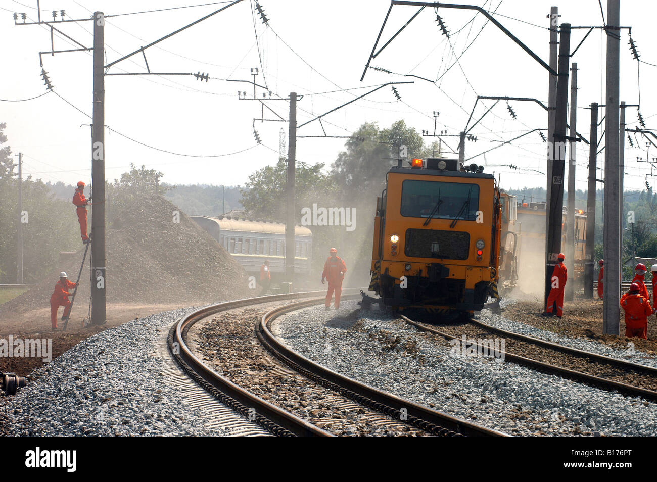 Team of subway construction workers hi-res stock photography and images ...