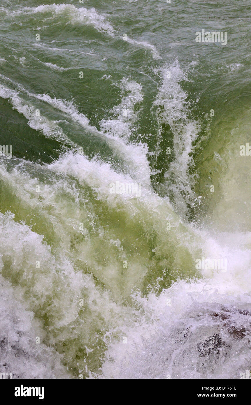 Water rushing over river rocks hi-res stock photography and images - Alamy